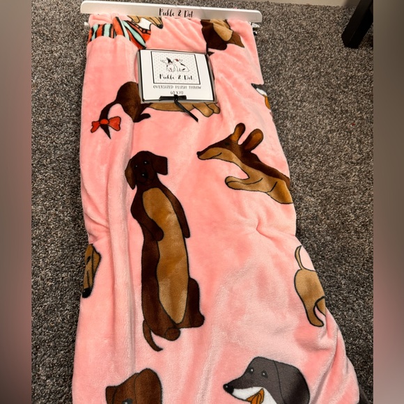 pickle & Dot | Bedding | Nwt Pickle Dot Oversized Plush Throw 6x70 Pink ...